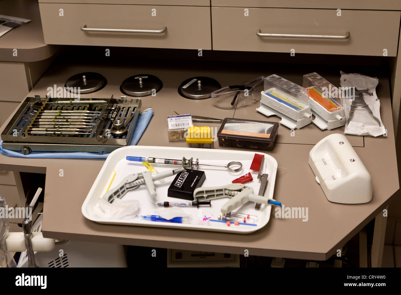 Dentist tools hi-res stock photography and images - Alamy