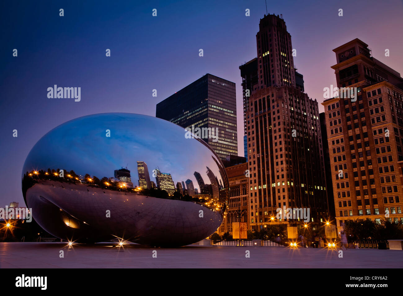 Cloud Gate, public sculpture by Indian-born British artist Anish Kapoor ...