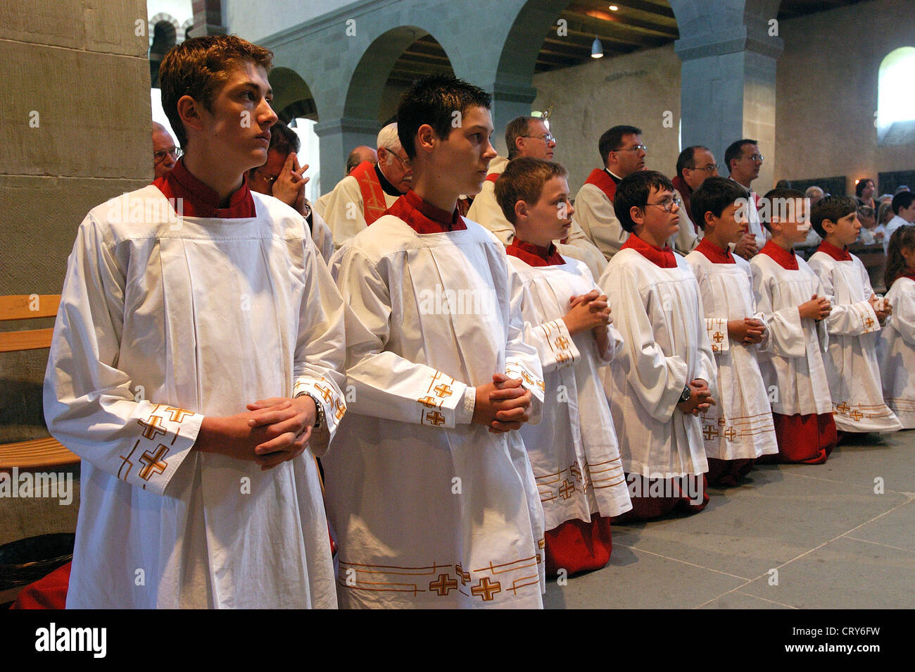 Kneeling in church hi-res stock photography and images - Alamy