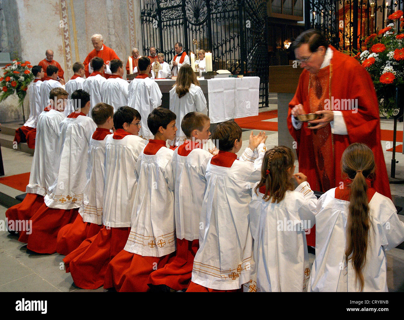 Kneel church hi-res stock photography and images - Alamy