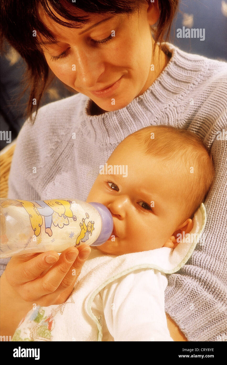 INFANT DRINKING FROM BABY BOTTLE Stock Photo - Alamy