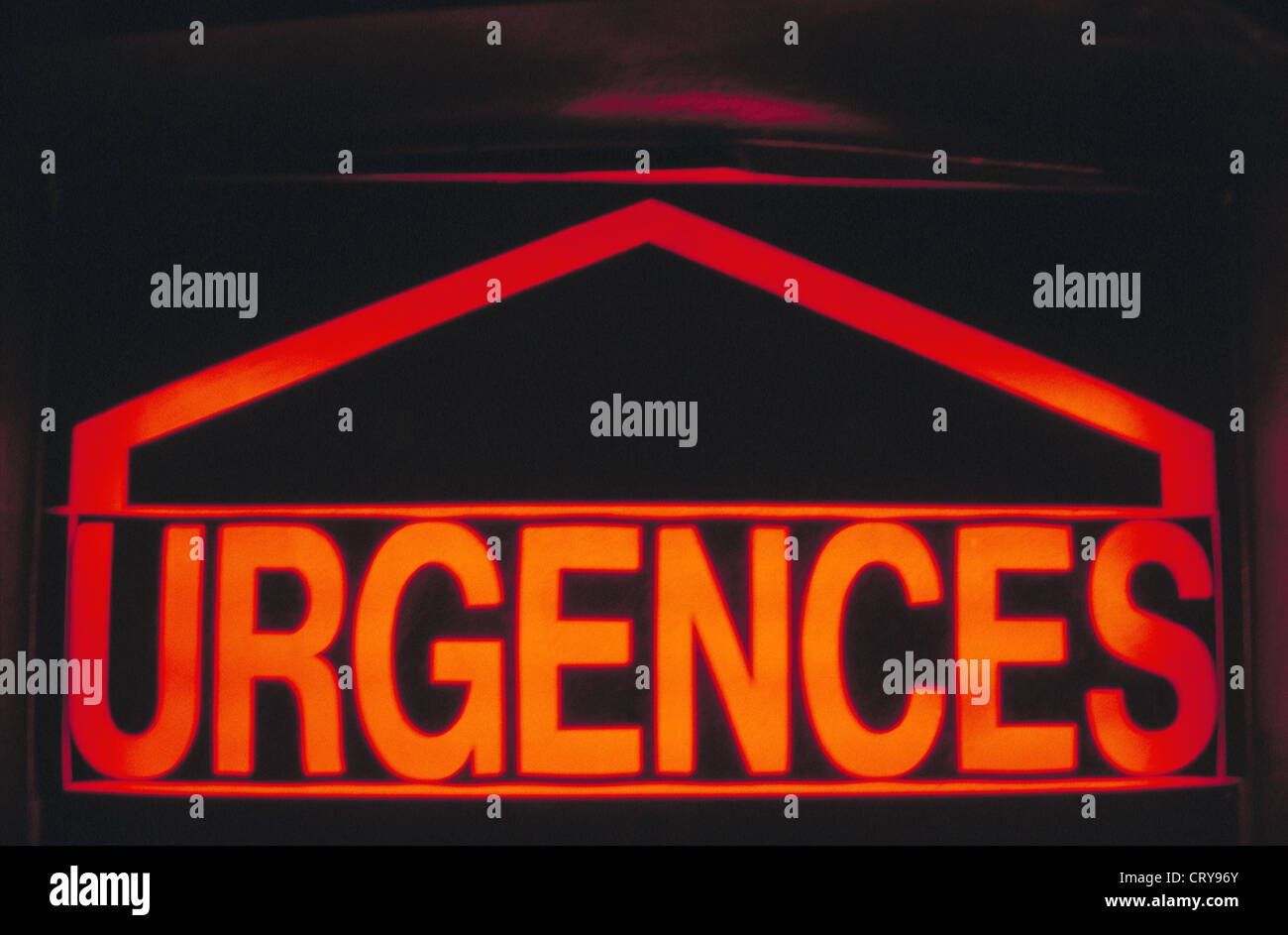 EMERGENCY WARD SIGNPOST Stock Photo - Alamy