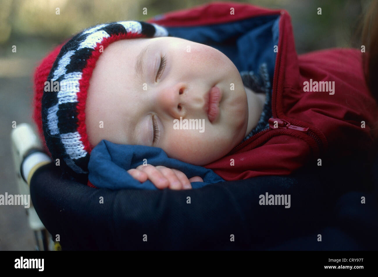 Infant sleep outside cold hi-res stock photography and images - Alamy