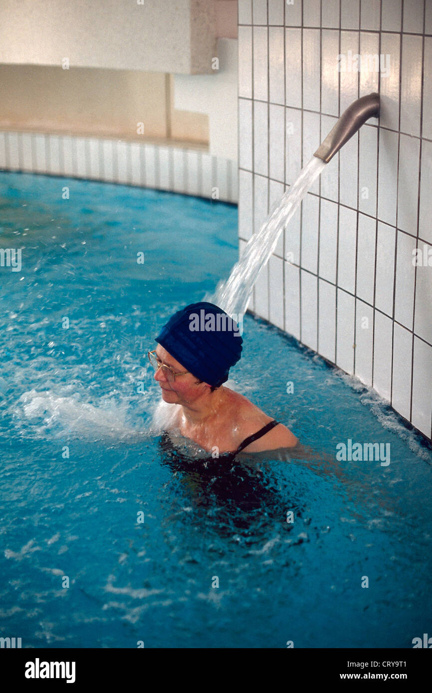 ELDERLY PERSON IN BALNEOTHERAPY Stock Photo - Alamy