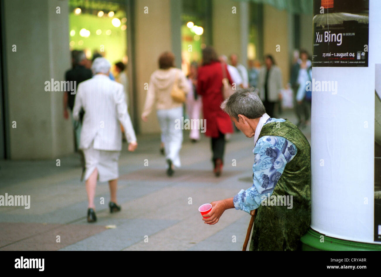 Woman begs hi-res stock photography and images - Alamy