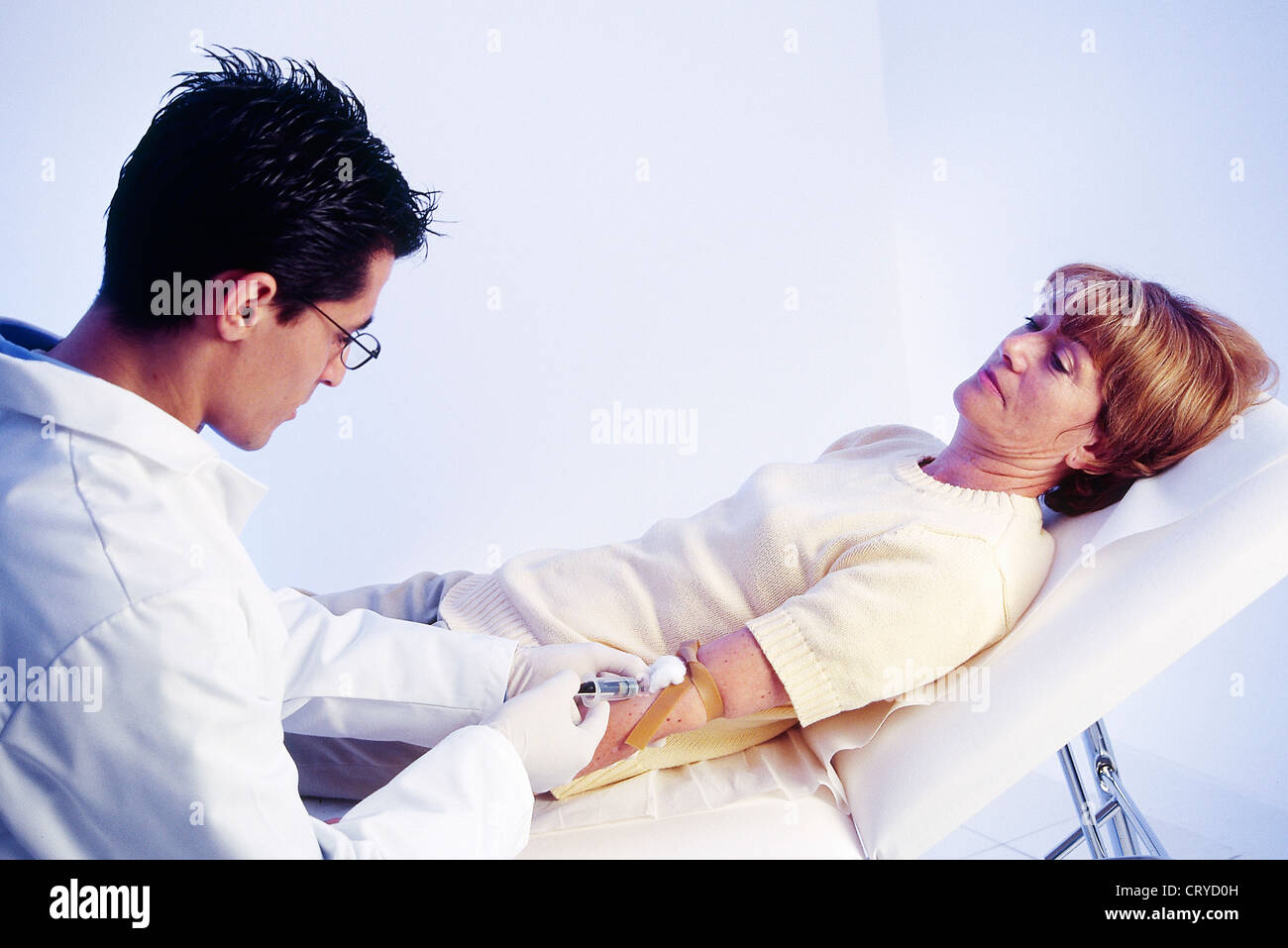 Senior blood draw hospital hi-res stock photography and images - Alamy