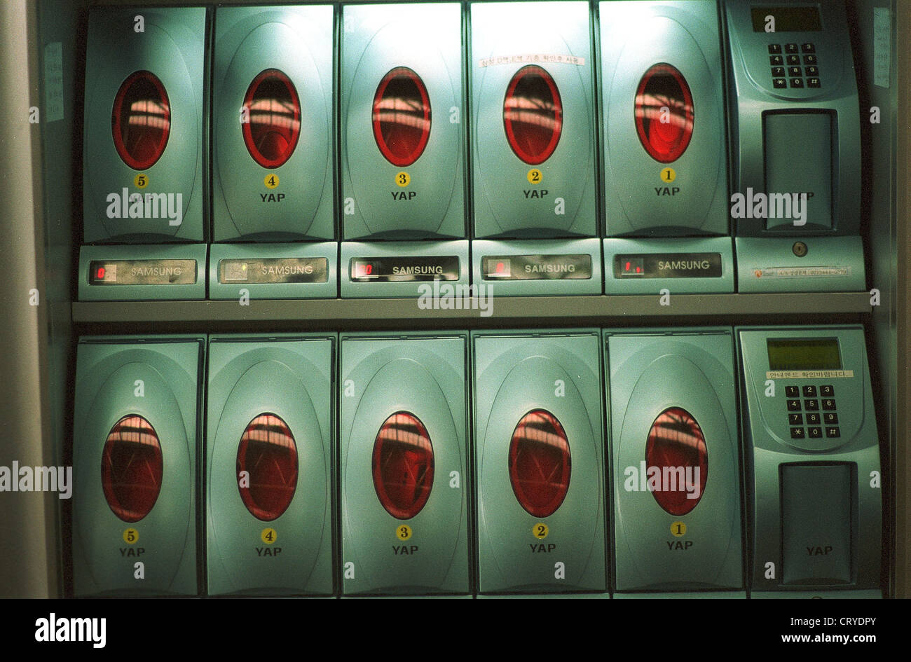Handy machine at the international airport of Seoul Stock Photo - Alamy