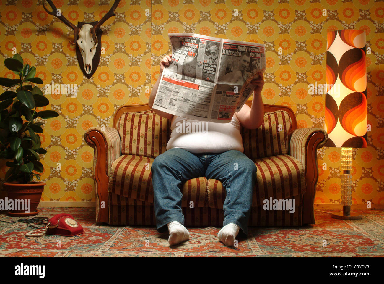 Fat guy reading newspaper on hi-res stock photography and images - Alamy