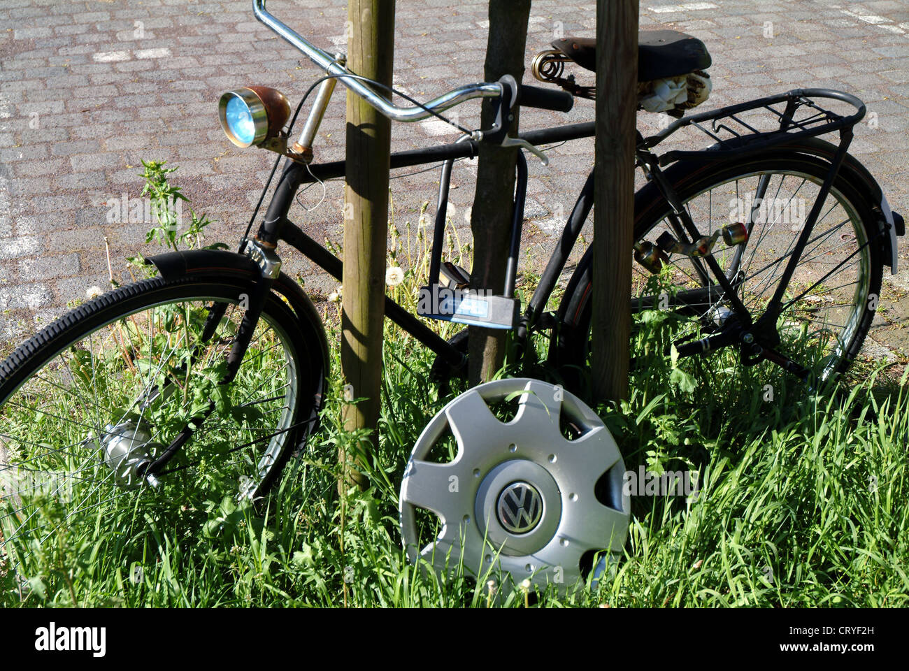 Rusty hubcap hi-res stock photography and images - Alamy