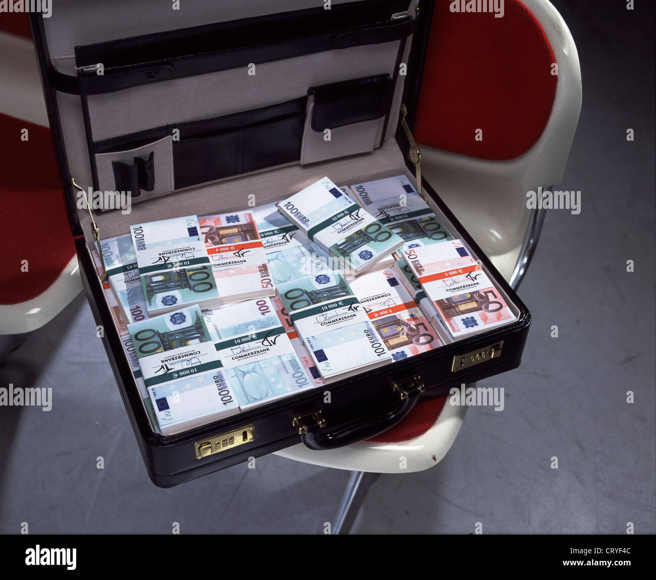 100 euros money bundles hi-res stock photography and images - Alamy