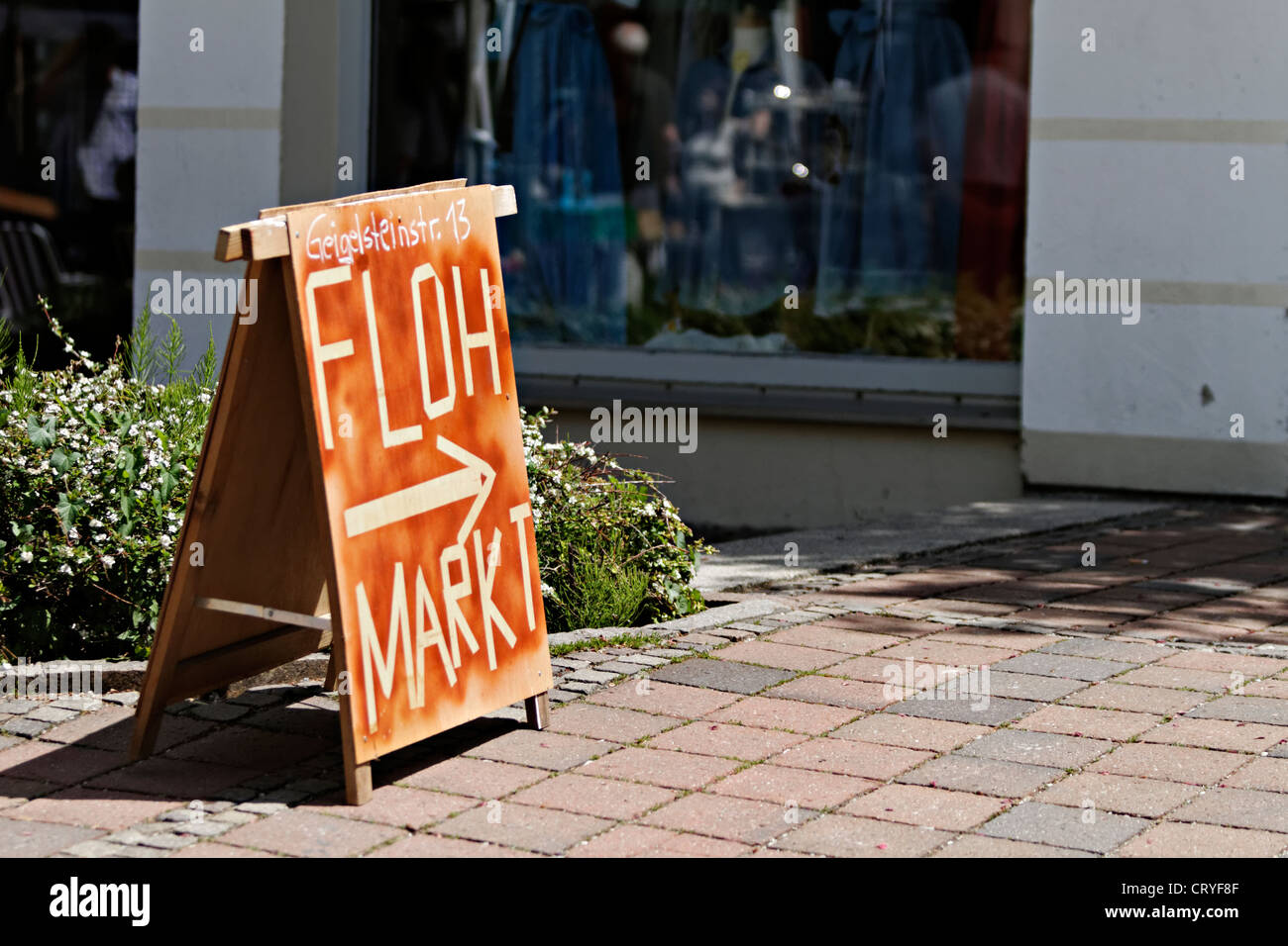Flee market hi-res stock photography and images - Alamy