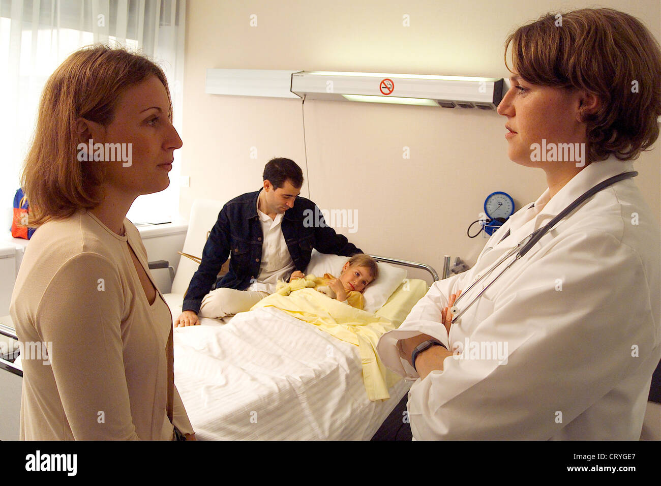 CHILD HOSPITAL PATIENT W. DOCTOR Stock Photo - Alamy