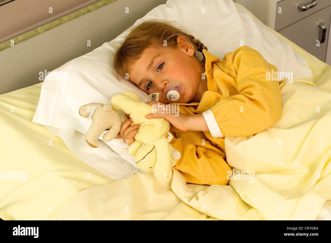 CHILD HOSPITAL PATIENT Stock Photo - Alamy