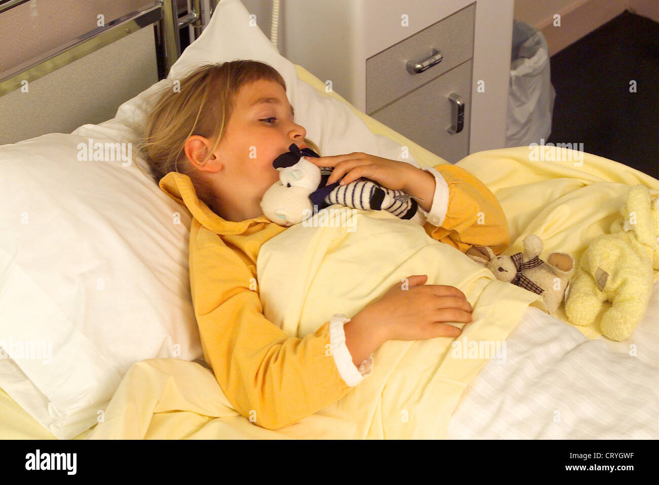CHILD HOSPITAL PATIENT Stock Photo - Alamy