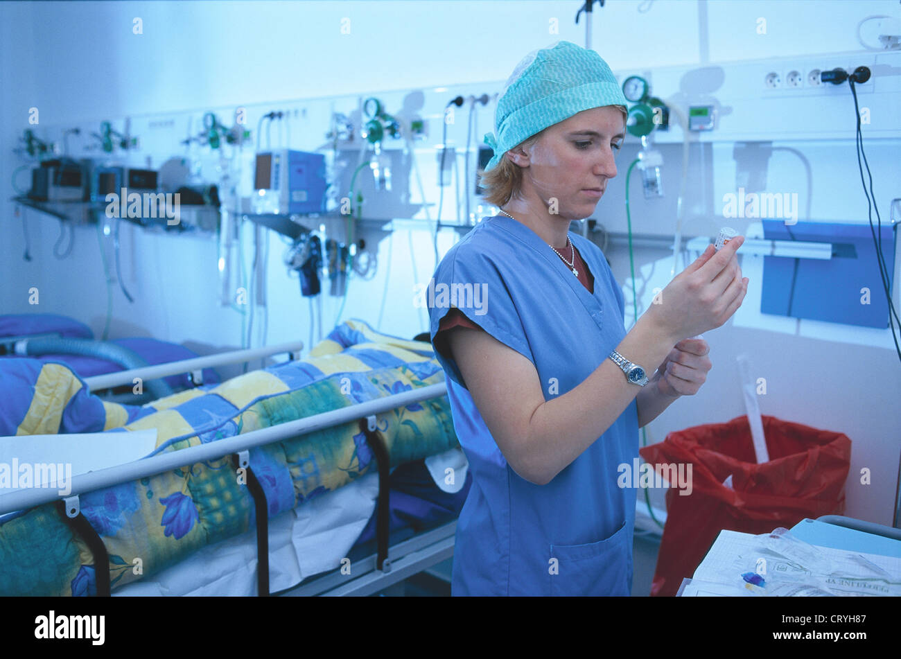 Analgesia nurse hi-res stock photography and images - Alamy