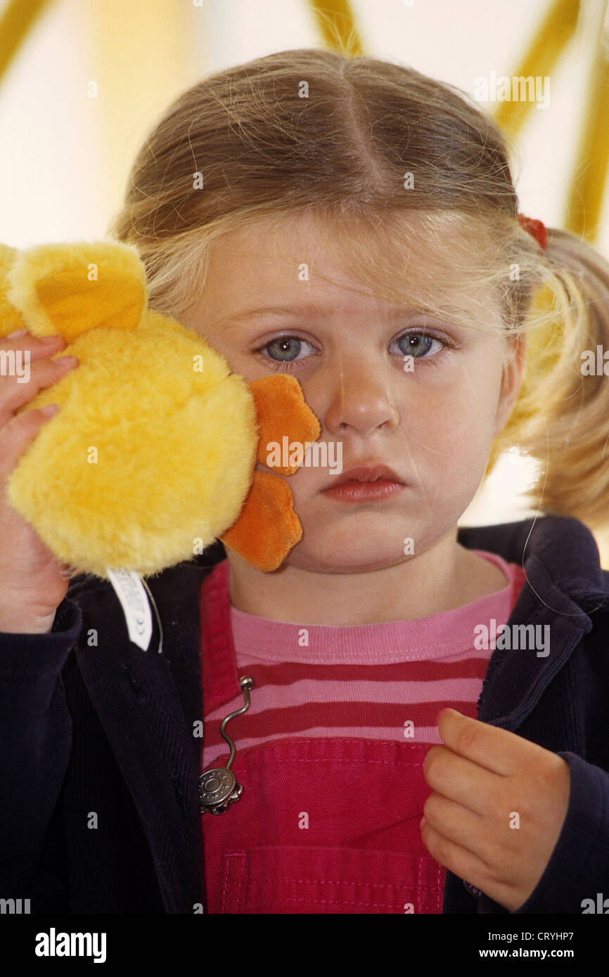 3-5 YEARS OLD CHILD CRYING Stock Photo - Alamy