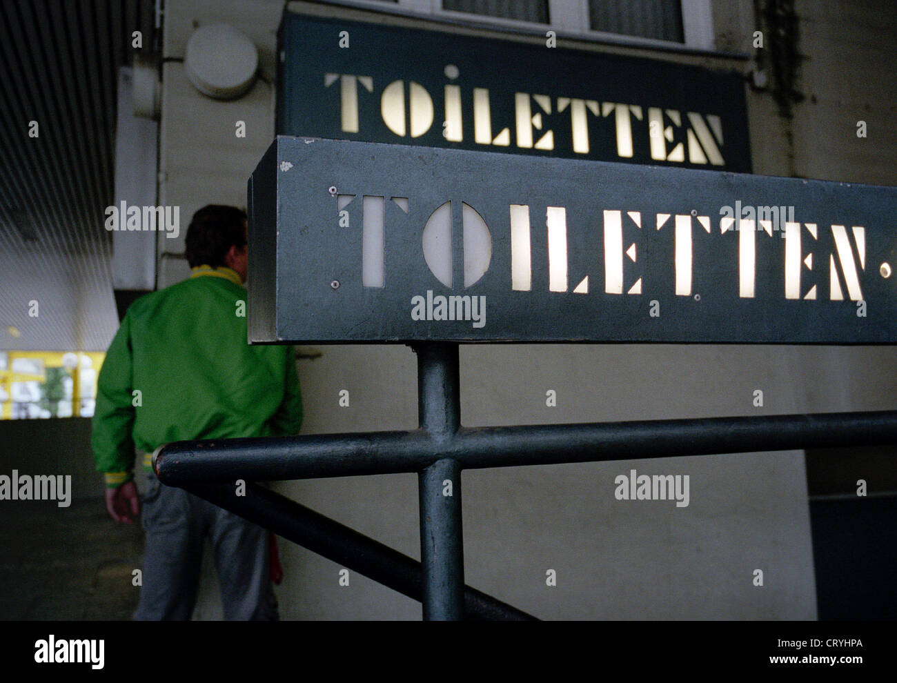 Young man urinating against a house wall Stock Photo - Alamy