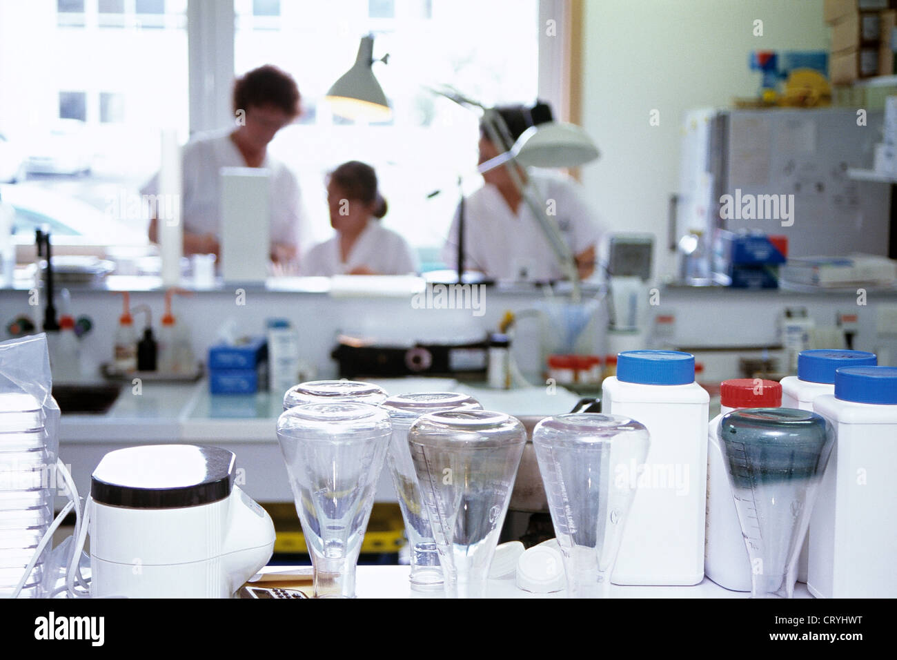 Paramedical worker hi-res stock photography and images - Alamy