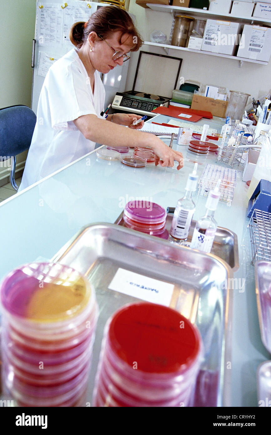 Paramedical worker hi-res stock photography and images - Alamy