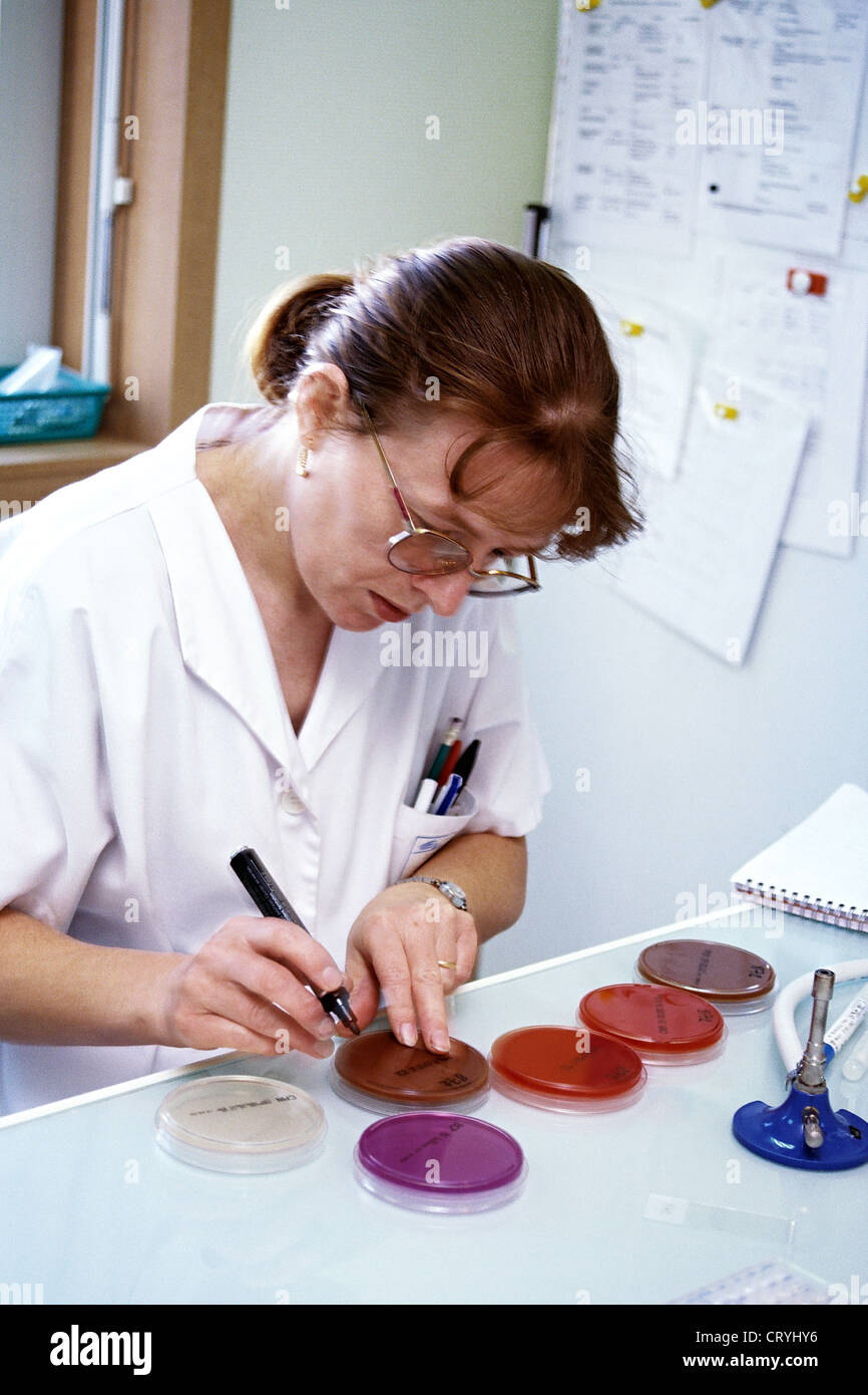 Paramedical worker hi-res stock photography and images - Alamy