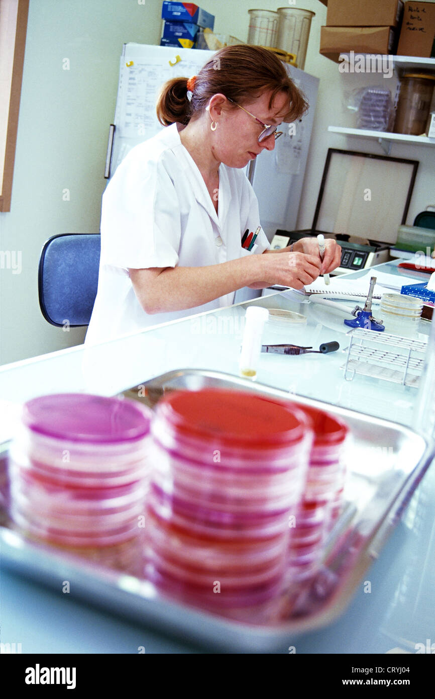 Paramedical worker hi-res stock photography and images - Alamy