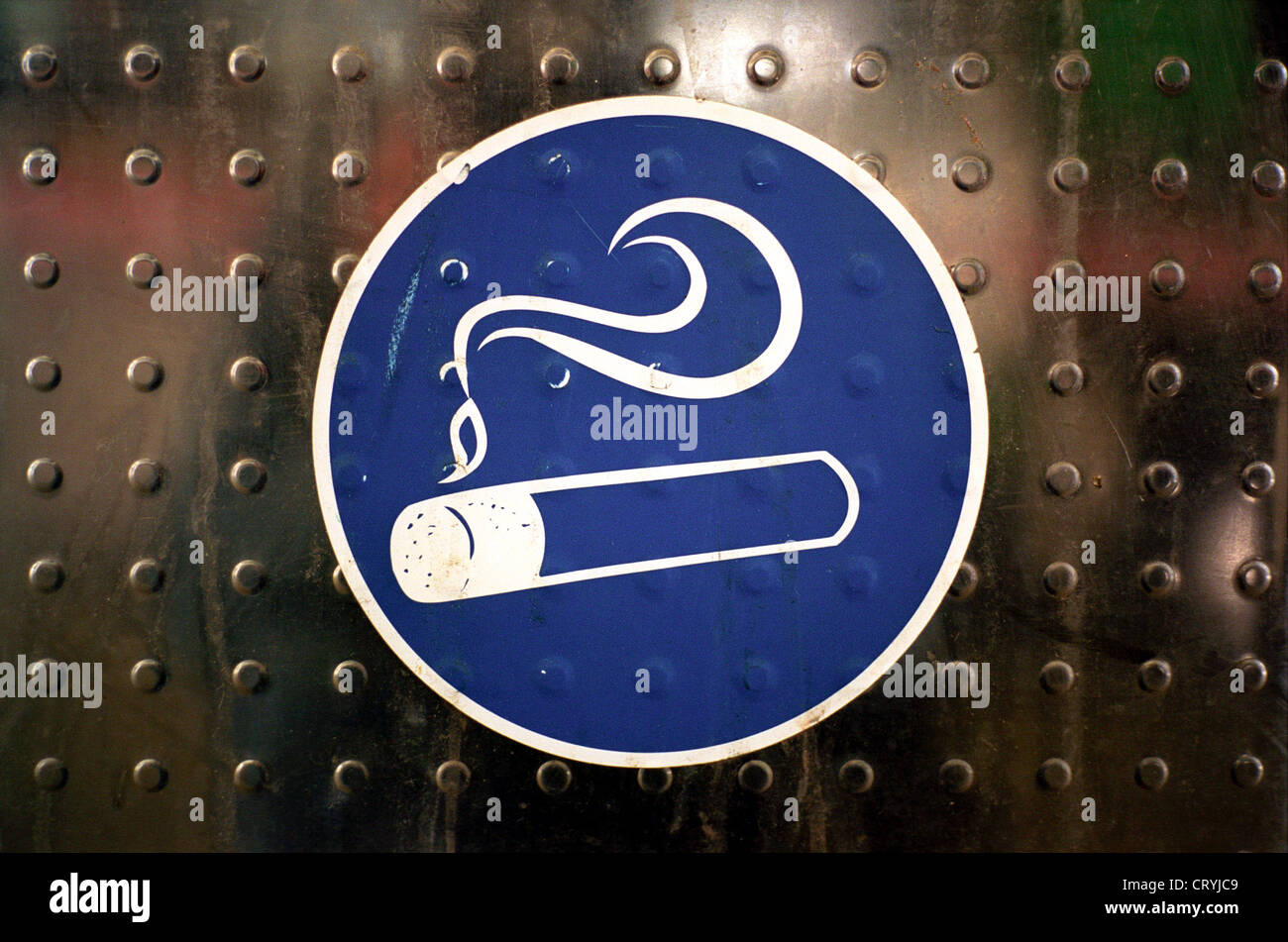 Bid shield smoke cigarettes hi-res stock photography and images - Alamy
