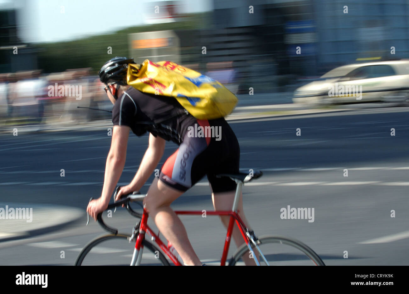 Bike messenger blur hi-res stock photography and images - Alamy