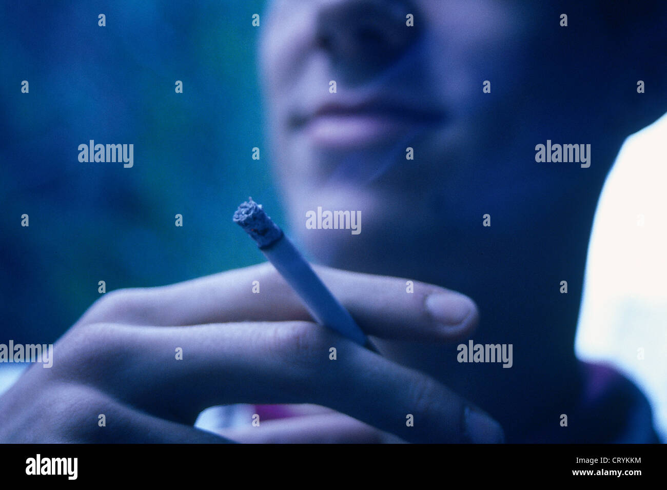 Child and smoking hi-res stock photography and images - Alamy