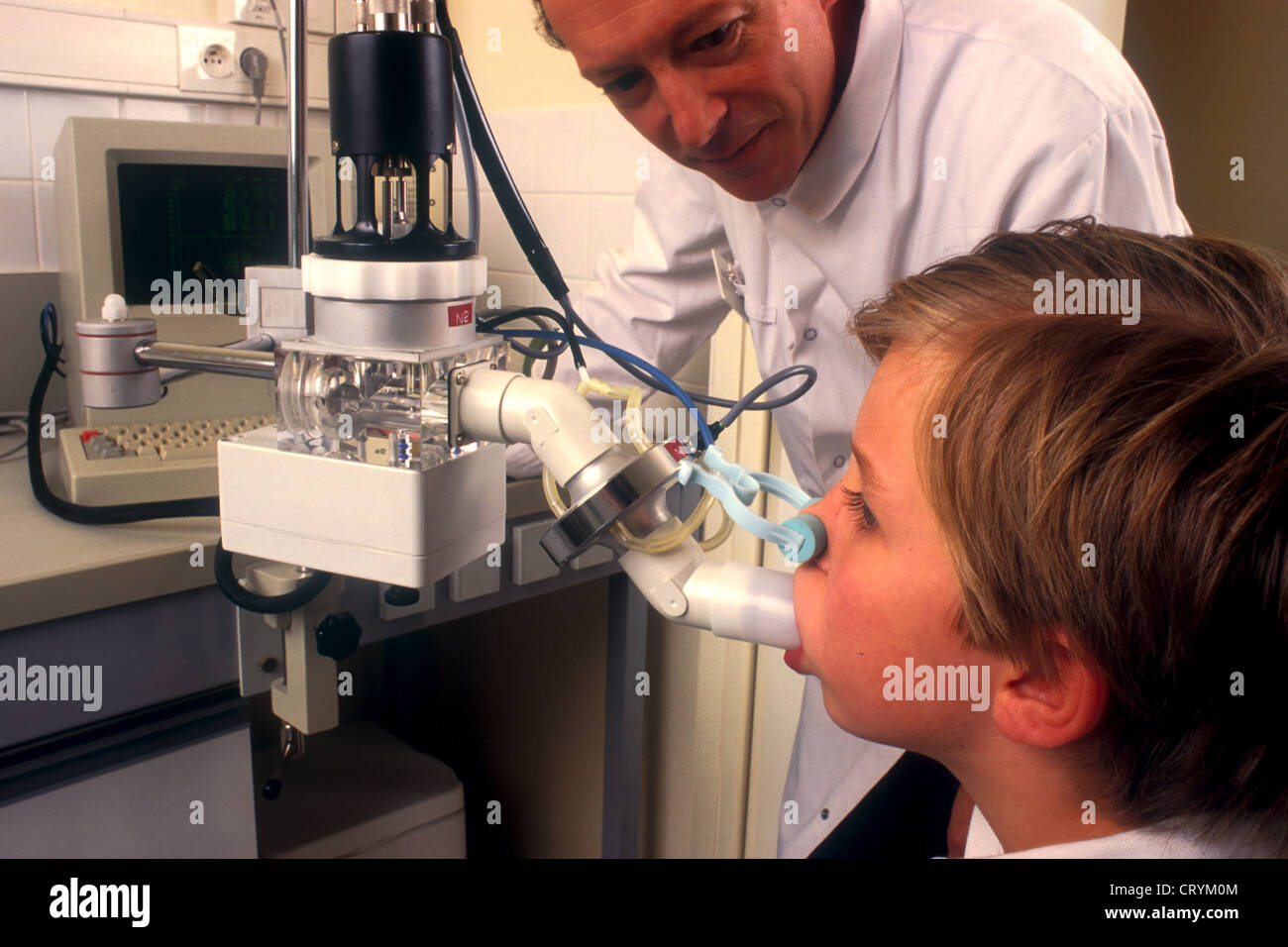 BREATHING, SPIROMETRY IN A CHILD Stock Photo - Alamy