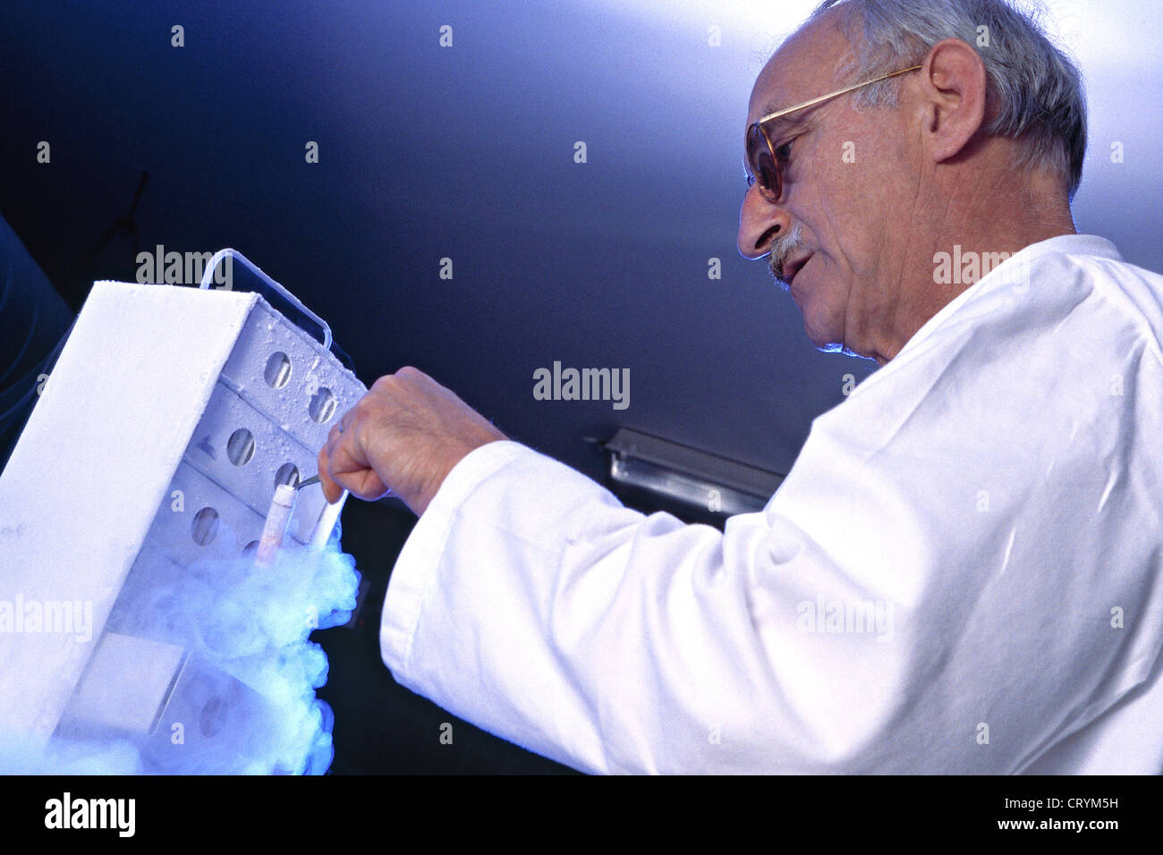 Cryogenic freezing humans hi-res stock photography and images - Alamy