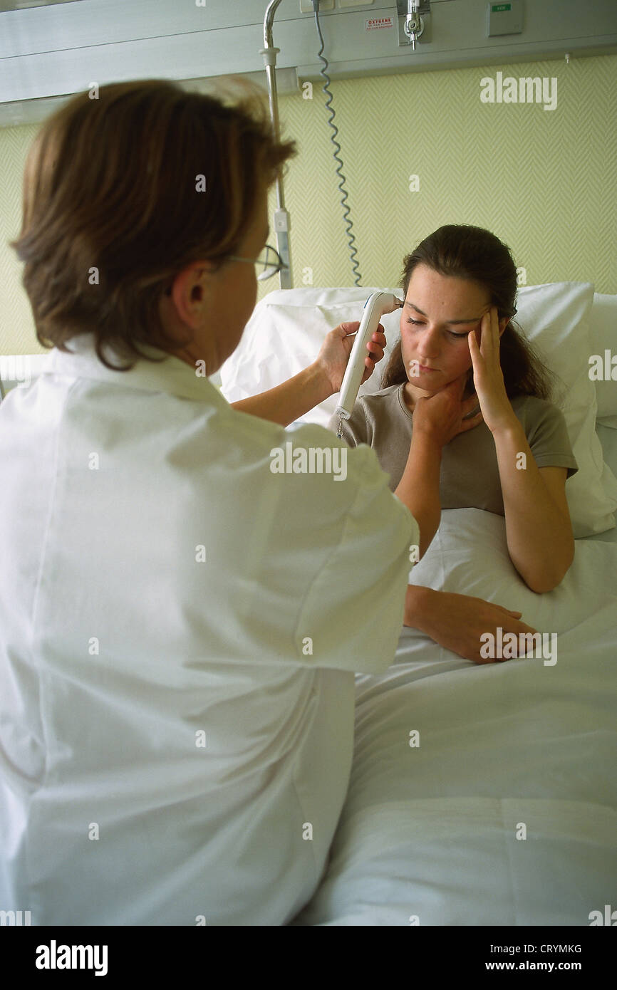 Nursing taking patients temperature hi-res stock photography and images - Alamy
