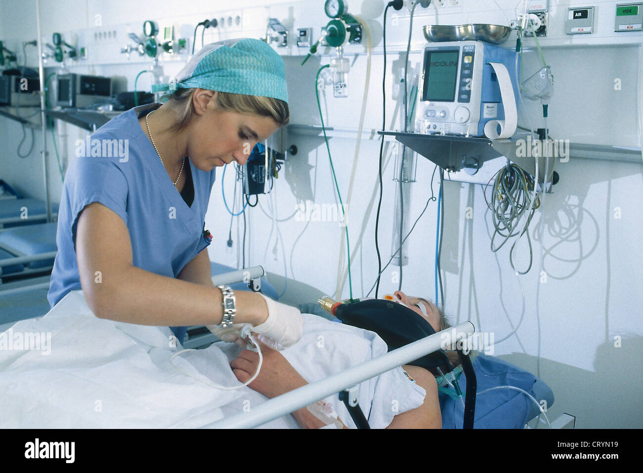 Health workers observation room hi-res stock photography and images - Alamy
