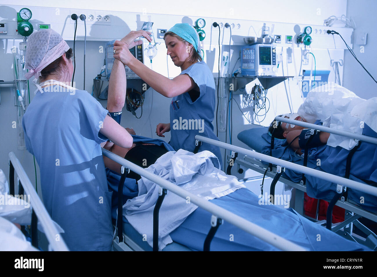 Health workers observation room hi-res stock photography and images - Alamy