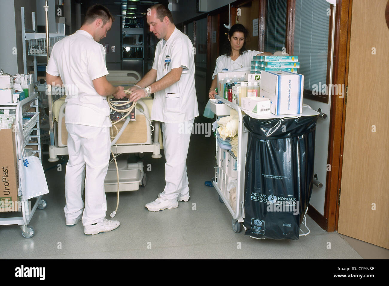 NURSE WITH EQUIPMENT Stock Photo - Alamy