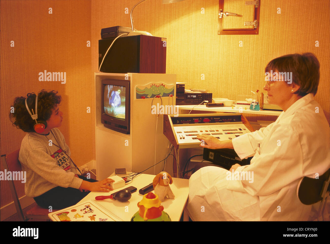Audiometry children hi-res stock photography and images - Alamy