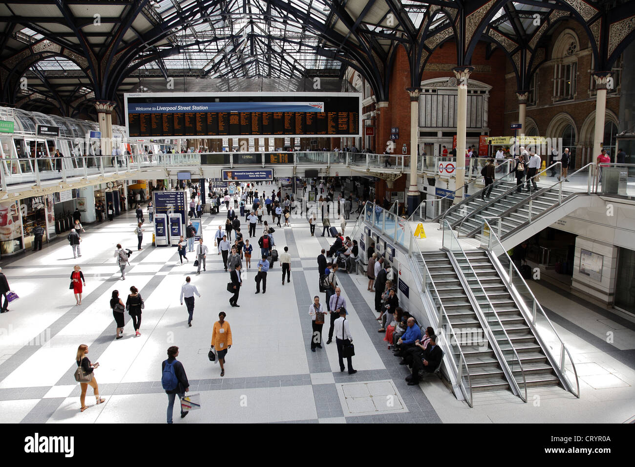 Liverpool street station hi-res stock photography and images - Alamy