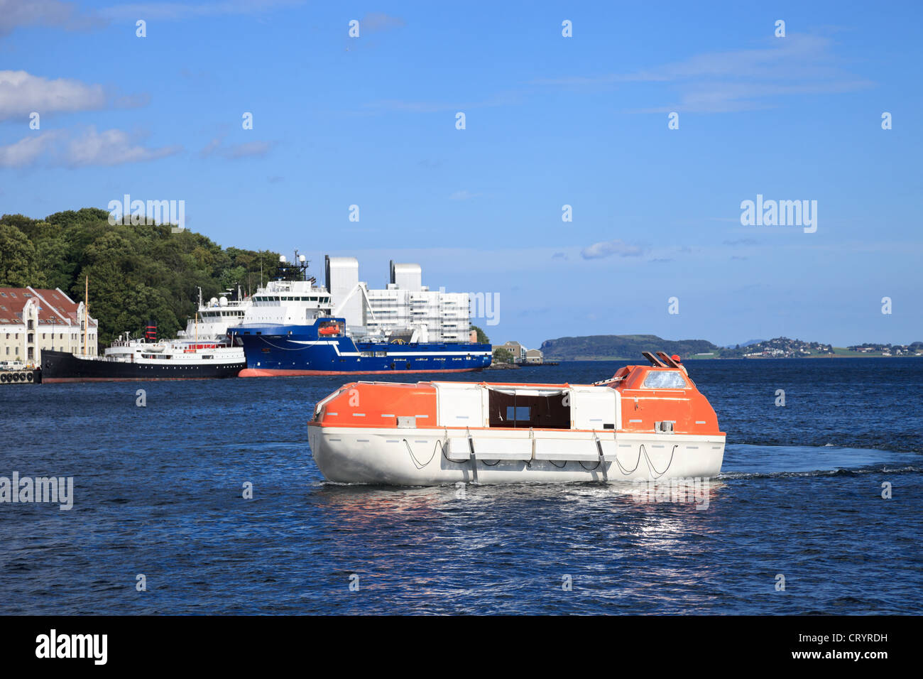 Lowering lifeboat hi-res stock photography and images - Alamy