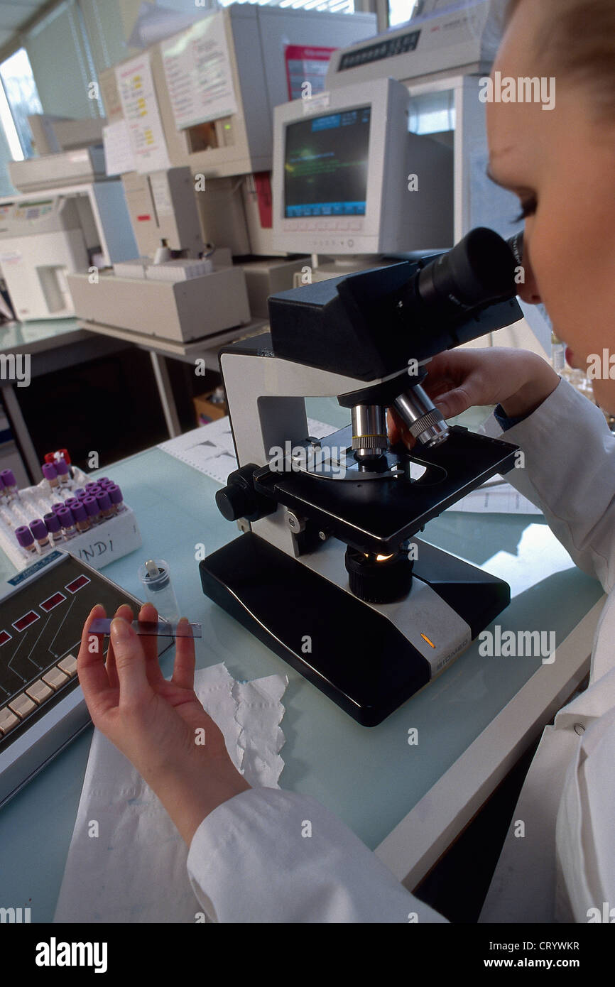 Microscopes slides hi-res stock photography and images - Alamy