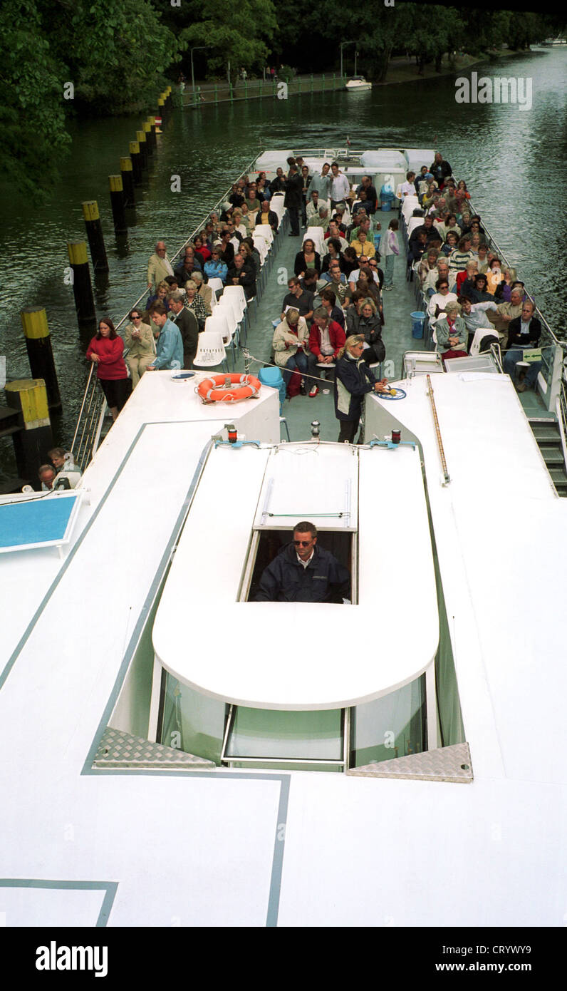 Berlin, excursion steamer in the Tiergarten Stock Photo - Alamy