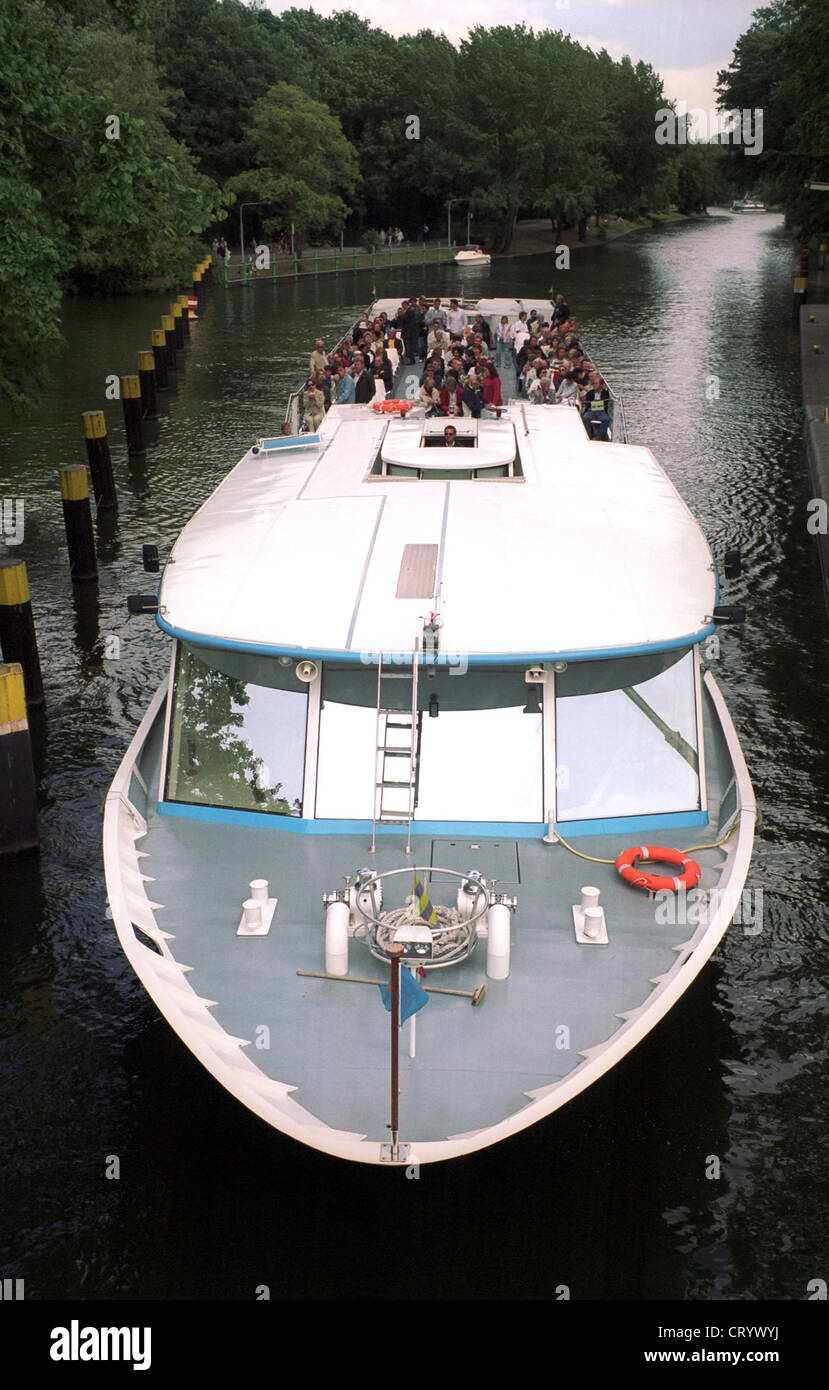 Berlin, excursion steamer in the Tiergarten Stock Photo - Alamy