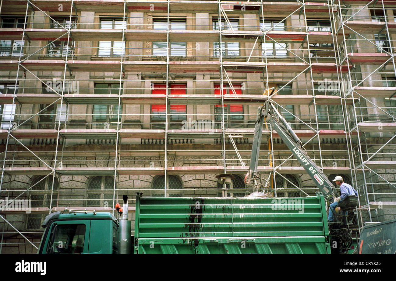 Scaffolding truck hi-res stock photography and images - Alamy