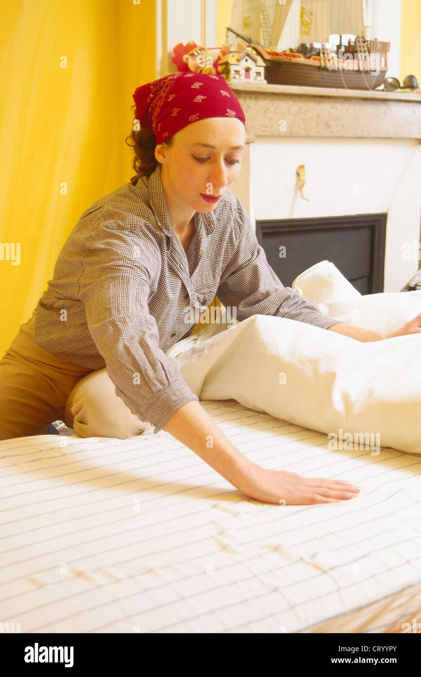 WOMAN DOING HOUSEWORK Stock Photo - Alamy