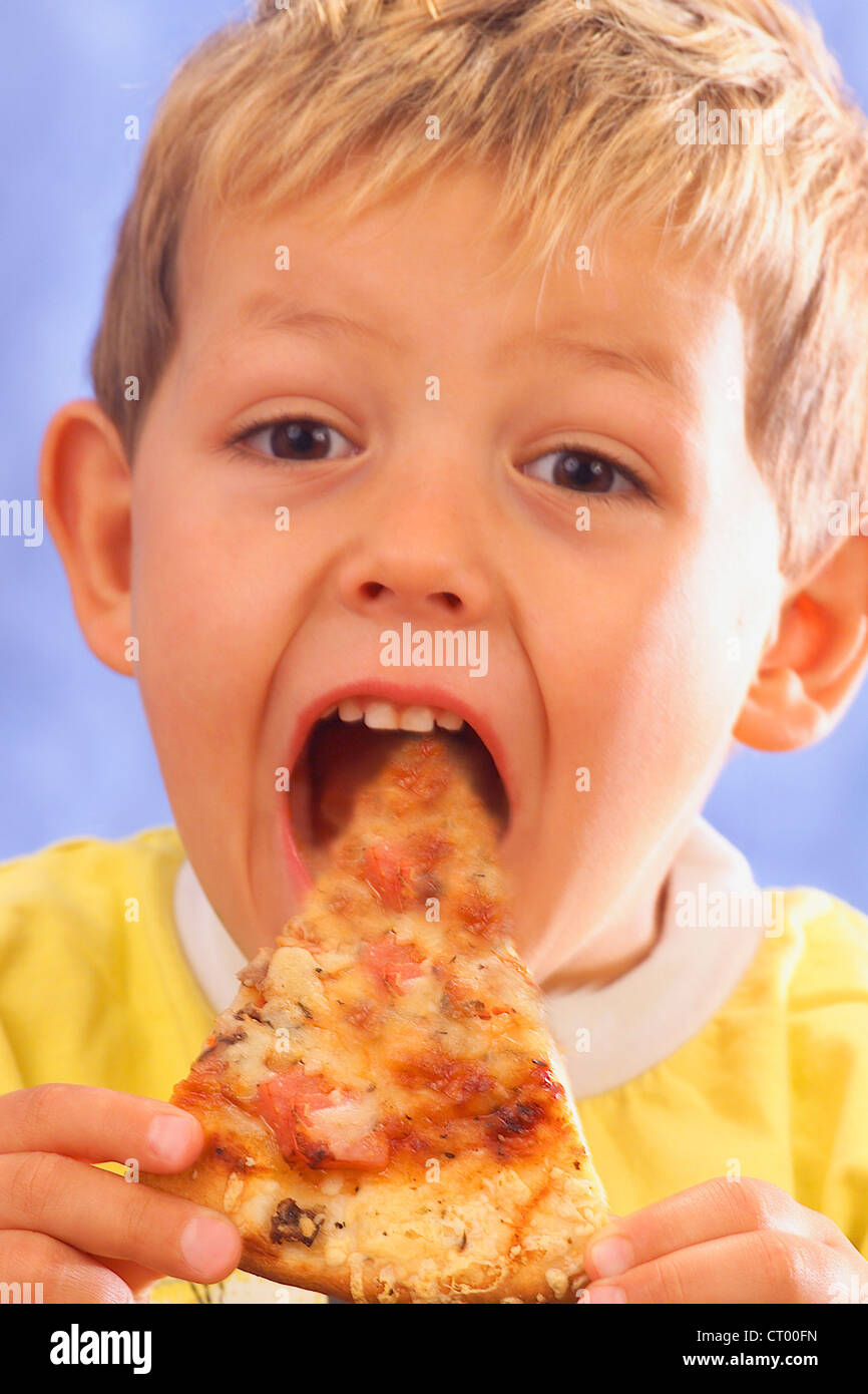 Pizza junk food boy child hi-res stock photography and images - Alamy