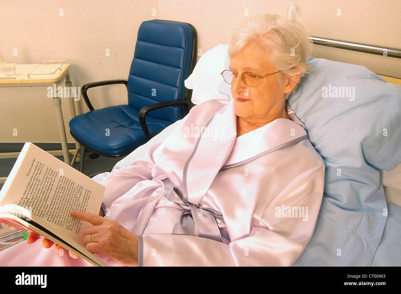 ELDERLY HOSPITAL PATIENT Stock Photo - Alamy