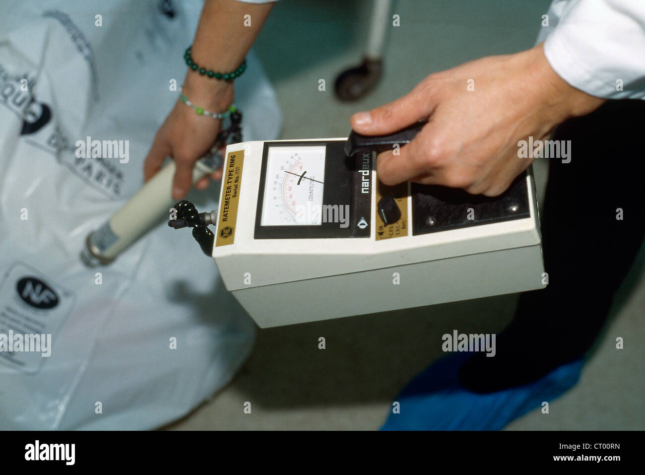 Measuring radiation hi-res stock photography and images - Alamy