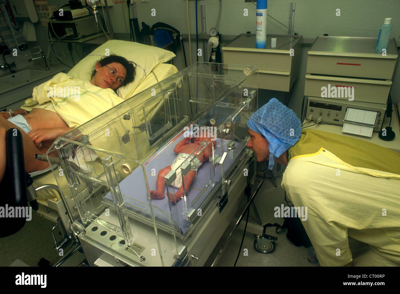 Newborn baby delivery room parents birth hospital hi-res stock ...