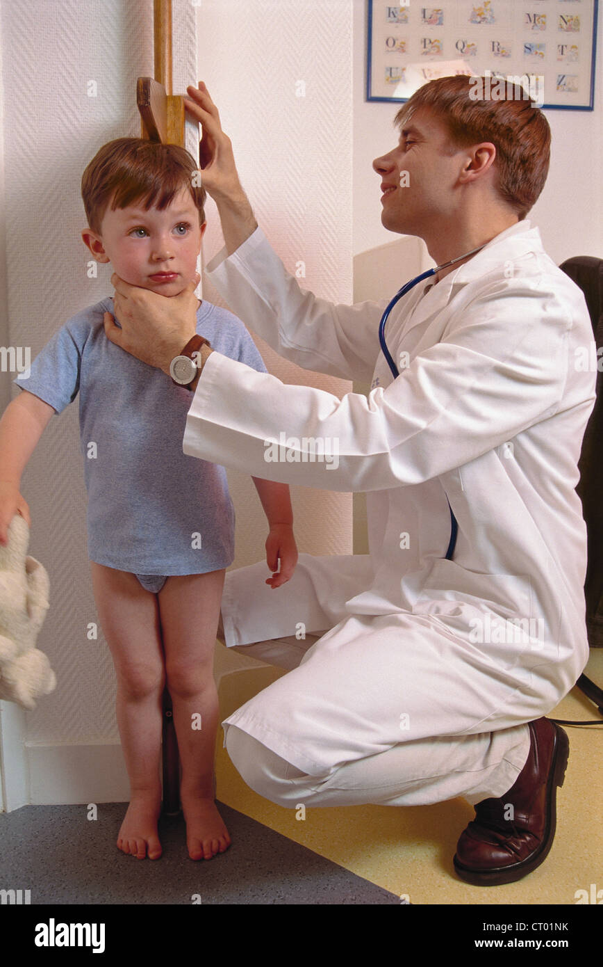 MEASURING HEIGHT IN A CHILD Stock Photo - Alamy