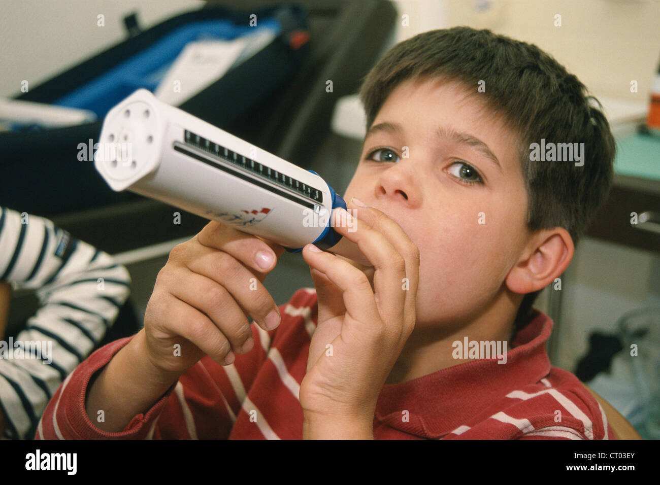 BREATHING, SPIROMETRY IN A CHILD Stock Photo - Alamy
