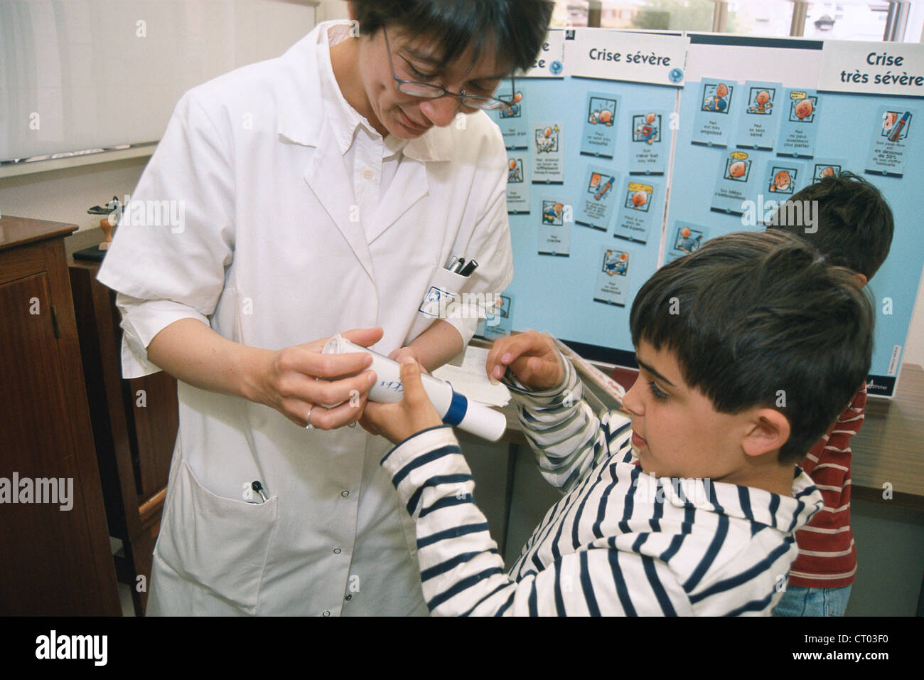 BREATHING, SPIROMETRY IN A CHILD Stock Photo - Alamy