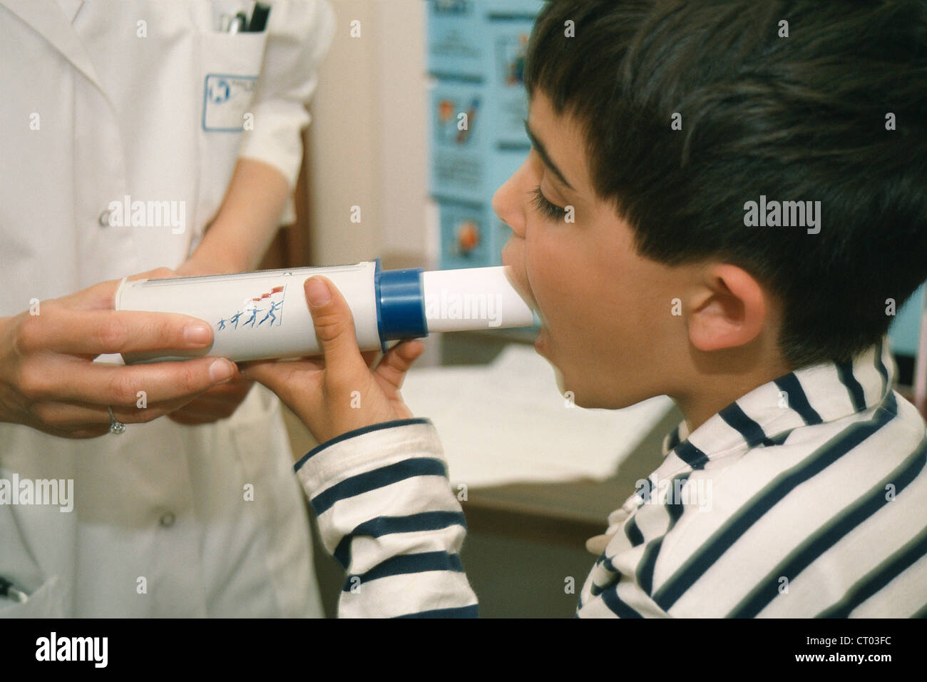 BREATHING, SPIROMETRY IN A CHILD Stock Photo - Alamy